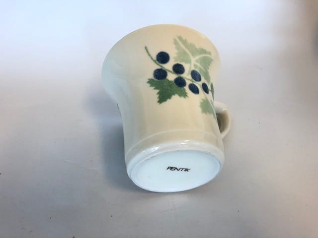 Viinimarja muki - Antiikki Ajaton