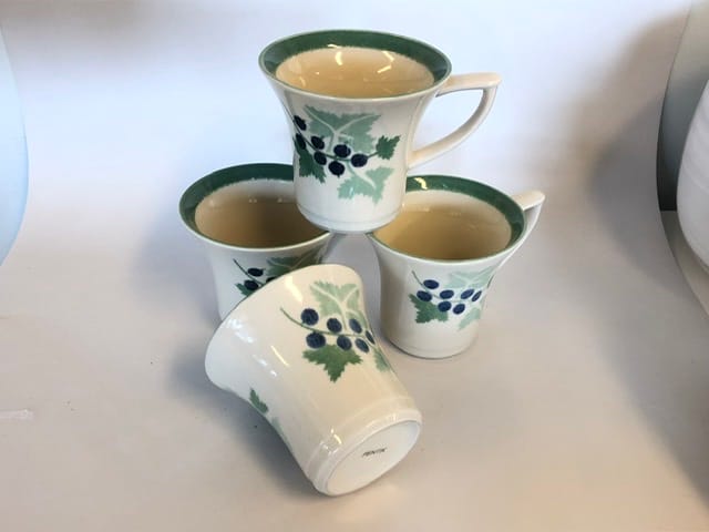 Viinimarja muki - Antiikki Ajaton